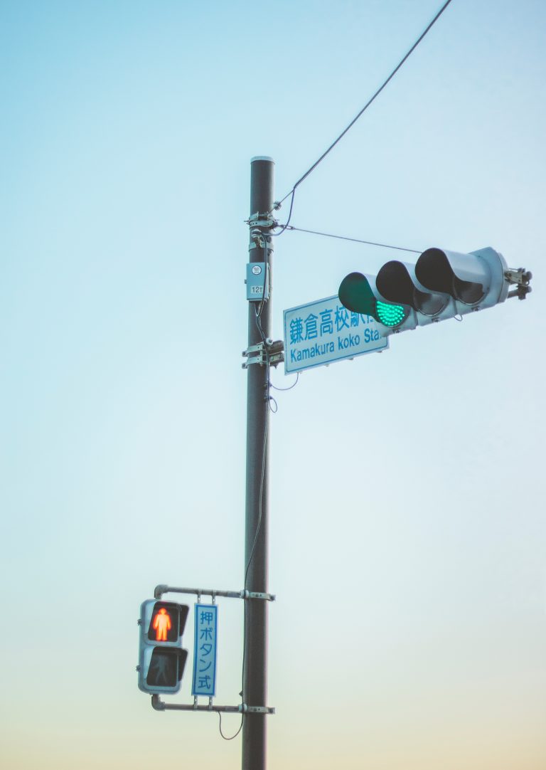 What colors are traffic lights in Japan?